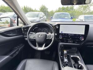 Oranžs Lexus NX 350h 2023 Viļņa, ar dzinēja tilpumu 2.49 L un nobraukumu 142 tūkst. km par 36990 €, foto 51 vietnē AUTOMOTO.COM.LV