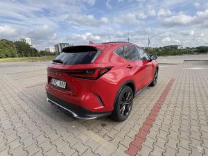 Red Lexus NX 350h 2023 in Vilnius, with an engine capacity of 2.50 L and mileage of 48 thousand km for 48500 €, photo 5 on AUTOMOTO.COM.LV