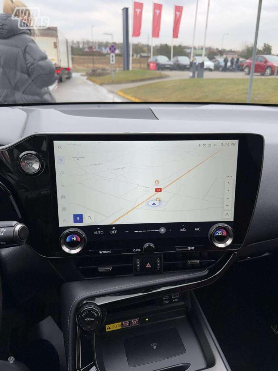 White Lexus NX 350h 2022 in Vilnius, with an engine capacity of 0.00 L and mileage of 185 thousand km for 33500 €, photo 25 on AUTOMOTO.COM.LV