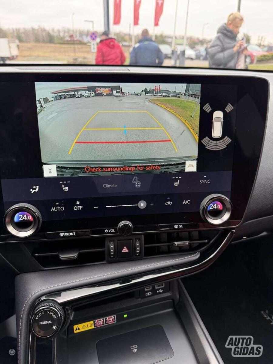 White Lexus NX 350h 2022 in Vilnius, with an engine capacity of 0.00 L and mileage of 185 thousand km for 33500 €, photo 26 on AUTOMOTO.COM.LV