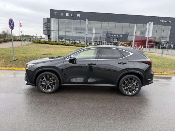 White Lexus NX 350h 2022 in Vilnius, with an engine capacity of 0.00 L and mileage of 185 thousand km for 33500 €, photo 8 on AUTOMOTO.COM.LV