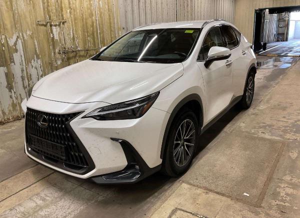 White Lexus NX 350h 2022 in Vilnius, with an engine capacity of 2.49 L and mileage of 108 thousand km for 35990 €, photo 1 on AUTOMOTO.COM.LV