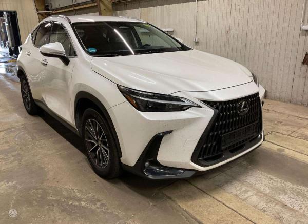 White Lexus NX 350h 2022 in Vilnius, with an engine capacity of 2.49 L and mileage of 108 thousand km for 35990 €, photo 2 on AUTOMOTO.COM.LV