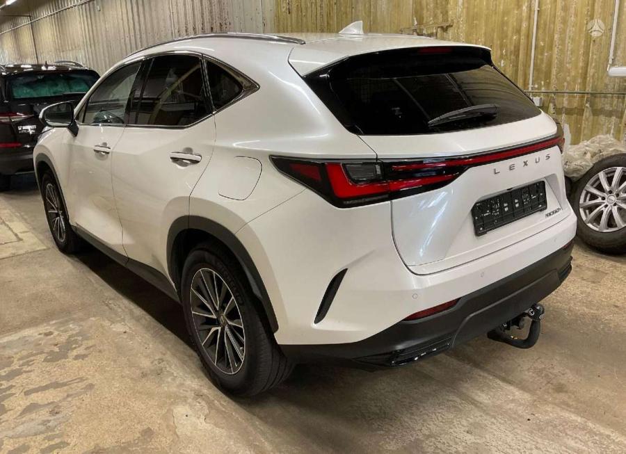 Balts Lexus NX 350h 2022 Viļņa, ar dzinēja tilpumu 2.49 L un nobraukumu 108 tūkst. km par 35990 €, foto 4 vietnē AUTOMOTO.COM.LV