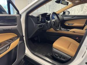 White Lexus NX 350h 2022 in Kaunas, with an engine capacity of 2.49 L and mileage of 93 thousand km for 42900 €, photo 6 on AUTOMOTO.COM.LV