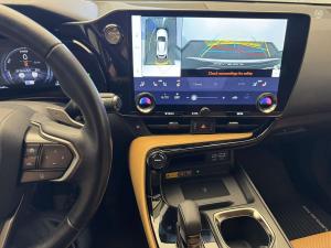 White Lexus NX 350h 2022 in Kaunas, with an engine capacity of 2.49 L and mileage of 93 thousand km for 42900 €, photo 10 on AUTOMOTO.COM.LV