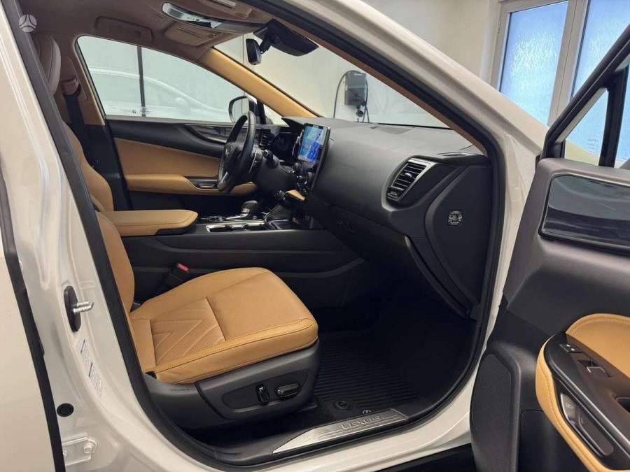 White Lexus NX 350h 2022 in Kaunas, with an engine capacity of 2.49 L and mileage of 93 thousand km for 42900 €, photo 12 on AUTOMOTO.COM.LV