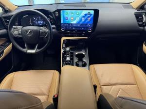 White Lexus NX 350h 2022 in Kaunas, with an engine capacity of 2.49 L and mileage of 93 thousand km for 42900 €, photo 14 on AUTOMOTO.COM.LV