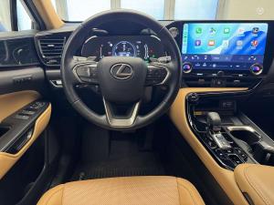 White Lexus NX 350h 2022 in Kaunas, with an engine capacity of 2.49 L and mileage of 93 thousand km for 42900 €, photo 15 on AUTOMOTO.COM.LV