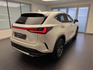 White Lexus NX 350h 2022 in Kaunas, with an engine capacity of 2.49 L and mileage of 93 thousand km for 42900 €, photo 19 on AUTOMOTO.COM.LV