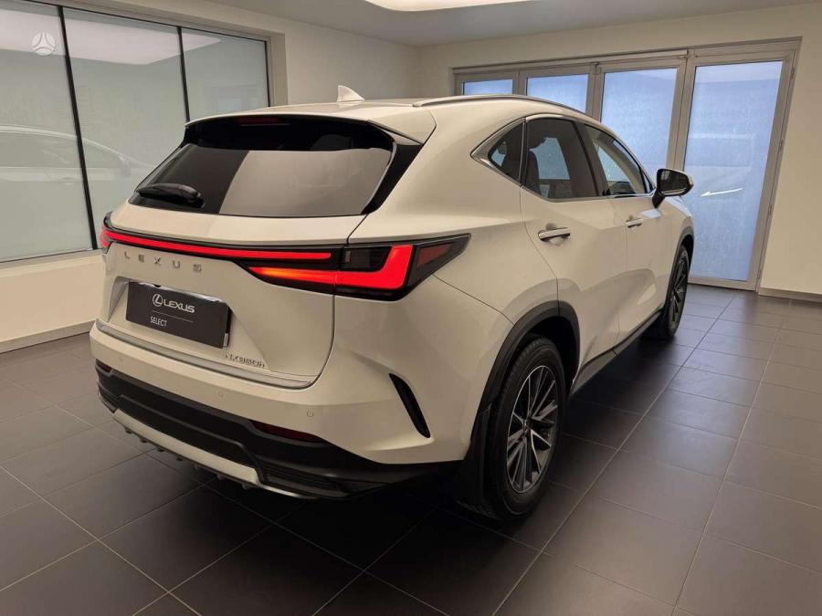 White Lexus NX 350h 2022 in Kaunas, with an engine capacity of 2.49 L and mileage of 93 thousand km for 42900 €, photo 19 on AUTOMOTO.COM.LV