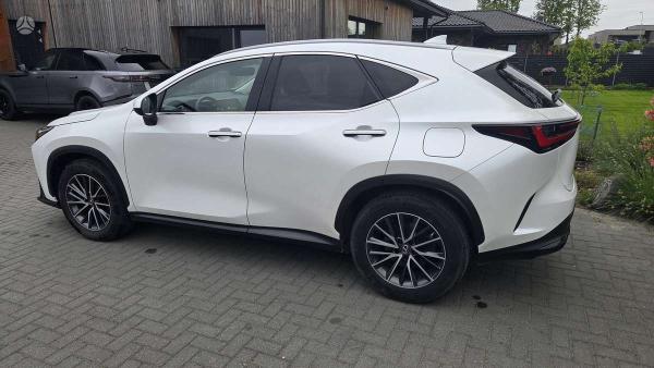 Белый Лексус NX 350h 2023 в Вильнюс, объемом двигателя 0.00 л и пробегом 180 тыс. км за 33700 €, фото 3 на AUTOMOTO.COM.LV