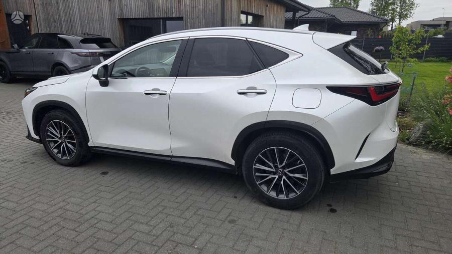 Белый Лексус NX 350h 2023 в Вильнюс, объемом двигателя 0.00 л и пробегом 180 тыс. км за 33700 €, фото 4 на AUTOMOTO.COM.LV