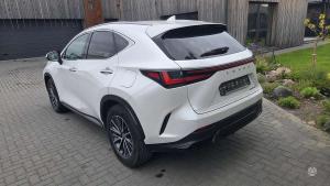 Белый Лексус NX 350h 2023 в Вильнюс, объемом двигателя 0.00 л и пробегом 180 тыс. км за 33700 €, фото 5 на AUTOMOTO.COM.LV