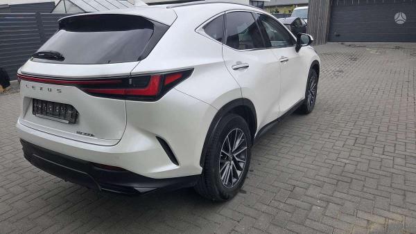 Белый Лексус NX 350h 2023 в Вильнюс, объемом двигателя 0.00 л и пробегом 180 тыс. км за 33700 €, фото 5 на AUTOMOTO.COM.LV