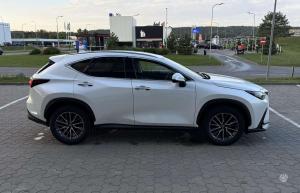 Белый Лексус NX 350h 2023 в Вильнюс, объемом двигателя 2.49 л и пробегом 120 тыс. км за 34990 €, фото 5 на AUTOMOTO.COM.LV
