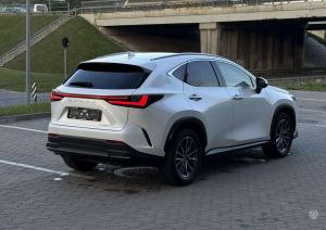Белый Лексус NX 350h 2023 в Вильнюс, объемом двигателя 2.49 л и пробегом 120 тыс. км за 34990 €, фото 6 на AUTOMOTO.COM.LV