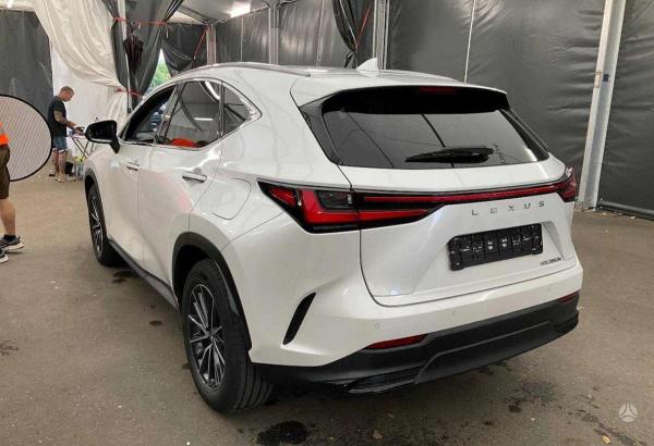 Белый Лексус NX 350h 2023 в Вильнюс, объемом двигателя 2.49 л и пробегом 87 тыс. км за 38990 €, фото 4 на AUTOMOTO.COM.LV