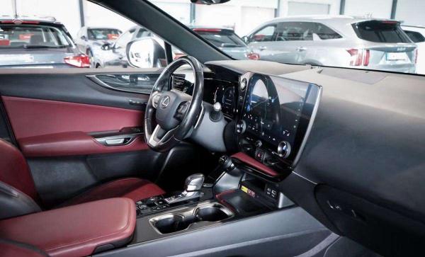 Balts Lexus NX 350h 2023 Viļņa, ar dzinēja tilpumu 2.49 L un nobraukumu 137 tūkst. km par 37000 €, foto 7 vietnē AUTOMOTO.COM.LV