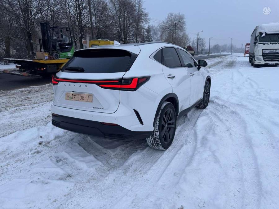 White Lexus NX 350h 2024 in Kaunas, with an engine capacity of 2.50 L and mileage of 10 thousand km for 45000 €, photo 4 on AUTOMOTO.COM.LV
