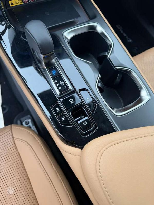 White Lexus NX 350h 2024 in Kaunas, with an engine capacity of 2.50 L and mileage of 10 thousand km for 45000 €, photo 11 on AUTOMOTO.COM.LV