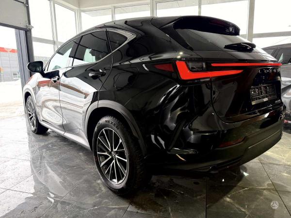 Melns Lexus NX 450h 2022 Panevēža, ar dzinēja tilpumu 2.50 L un nobraukumu 48 tūkst. km par 45900 €, foto 4 vietnē AUTOMOTO.COM.LV