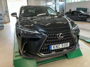 Melns Lexus NX 450h 2022 Viļņa, ar dzinēja tilpumu 2.50 L un nobraukumu 164 tūkst. km par 37300 €, foto 3 vietnē AUTOMOTO.COM.LV