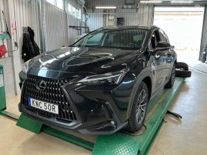 Melns Lexus NX 450h 2022 Viļņa, ar dzinēja tilpumu 2.50 L un nobraukumu 164 tūkst. km par 37300 €, foto 4 vietnē AUTOMOTO.COM.LV