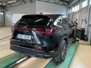 Melns Lexus NX 450h 2022 Viļņa, ar dzinēja tilpumu 2.50 L un nobraukumu 164 tūkst. km par 37300 €, foto 6 vietnē AUTOMOTO.COM.LV