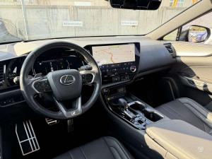 Melns Lexus NX 450h 2022 Viļņa, ar dzinēja tilpumu 0.00 L un nobraukumu 78 tūkst. km par 44900 €, foto 23 vietnē AUTOMOTO.COM.LV