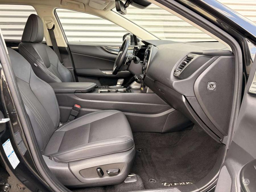 Melns Lexus NX 450h 2022 Viļņa, ar dzinēja tilpumu 2.50 L un nobraukumu 164 tūkst. km par 36950 €, foto 13 vietnē AUTOMOTO.COM.LV