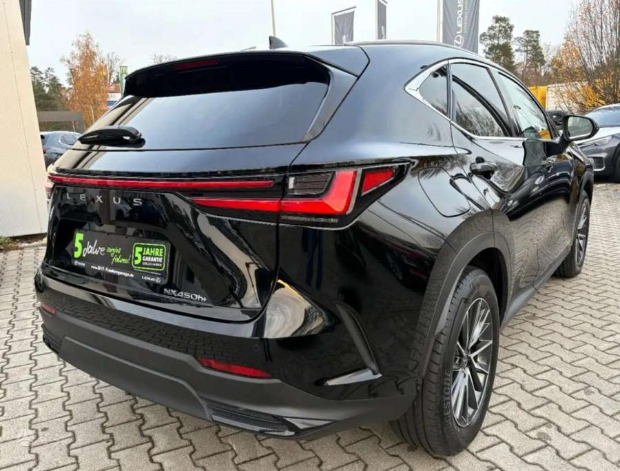 Black Lexus NX 450h 2023 in Vilnius, with an engine capacity of 2.50 L and mileage of 45 thousand km for 49950 €, photo 3 on AUTOMOTO.COM.LV