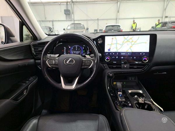 Черный Лексус NX 450h 2023 в Вильнюс, объемом двигателя 2.49 л и пробегом 63 тыс. км за 44999 €, фото 3 на AUTOMOTO.COM.LV