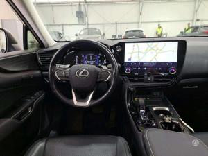 Melns Lexus NX 450h 2023 Viļņa, ar dzinēja tilpumu 2.49 L un nobraukumu 63 tūkst. km par 44999 €, foto 4 vietnē AUTOMOTO.COM.LV