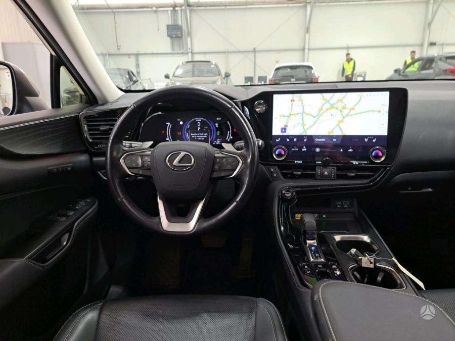 Melns Lexus NX 450h 2023 Viļņa, ar dzinēja tilpumu 2.49 L un nobraukumu 63 tūkst. km par 44999 €, foto 4 vietnē AUTOMOTO.COM.LV
