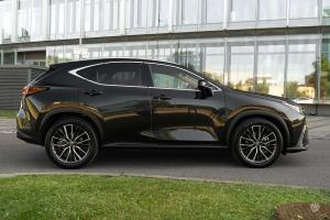 Черный Лексус NX 450h 2023 в Вильнюс, объемом двигателя 2.48 л и пробегом 98 тыс. км за 45999 €, фото 15 на AUTOMOTO.COM.LV