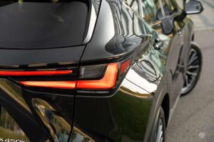 Черный Лексус NX 450h 2023 в Вильнюс, объемом двигателя 2.48 л и пробегом 98 тыс. км за 45999 €, фото 16 на AUTOMOTO.COM.LV