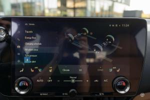 Черный Лексус NX 450h 2023 в Вильнюс, объемом двигателя 2.48 л и пробегом 98 тыс. км за 45999 €, фото 36 на AUTOMOTO.COM.LV
