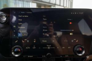 Черный Лексус NX 450h 2023 в Вильнюс, объемом двигателя 2.48 л и пробегом 98 тыс. км за 45999 €, фото 43 на AUTOMOTO.COM.LV