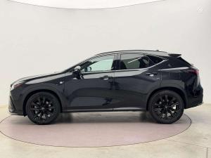 Black Lexus NX 450h 2023 in Panevezys, with an engine capacity of 2.49 L and mileage of 159 thousand km for 44990 €, photo 6 on AUTOMOTO.COM.LV