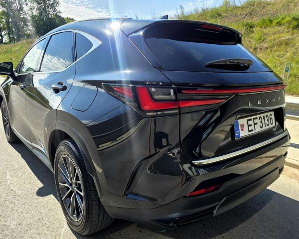 Melns Lexus NX 450h 2023 Marijampole, ar dzinēja tilpumu 2.48 L un nobraukumu 91 tūkst. km par 47500 €, foto 10 vietnē AUTOMOTO.COM.LV