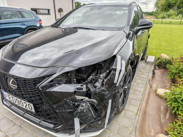 Melns Lexus NX 450h 2023 Viļņa, ar dzinēja tilpumu 2.49 L un nobraukumu 35 tūkst. km par 34500 €, foto 3 vietnē AUTOMOTO.COM.LV