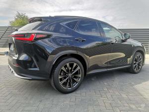 Melns Lexus NX 450h 2023 Viļņa, ar dzinēja tilpumu 2.50 L un nobraukumu 93 tūkst. km par 44700 €, foto 6 vietnē AUTOMOTO.COM.LV