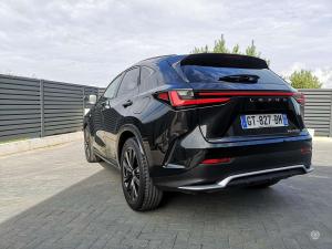 Melns Lexus NX 450h 2023 Viļņa, ar dzinēja tilpumu 2.50 L un nobraukumu 93 tūkst. km par 44700 €, foto 9 vietnē AUTOMOTO.COM.LV