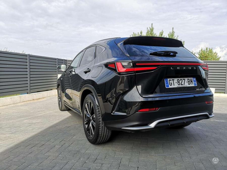 Melns Lexus NX 450h 2023 Viļņa, ar dzinēja tilpumu 2.50 L un nobraukumu 93 tūkst. km par 44700 €, foto 9 vietnē AUTOMOTO.COM.LV
