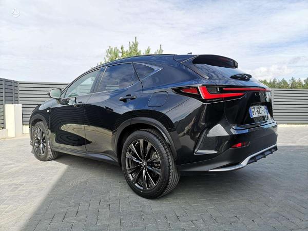 Черный Лексус NX 450h 2023 в Вильнюс, объемом двигателя 2.50 л и пробегом 93 тыс. км за 44700 €, фото 10 на AUTOMOTO.COM.LV