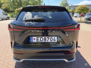 Melns Lexus NX 450h 2024 Viļņa, ar dzinēja tilpumu 2.49 L un nobraukumu 9 tūkst. km par 47800 €, foto 9 vietnē AUTOMOTO.COM.LV