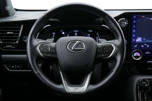 Melns Lexus NX 450h 2024 Viļņa, ar dzinēja tilpumu 2.49 L un nobraukumu 79 tūkst. km par 48900 €, foto 13 vietnē AUTOMOTO.COM.LV