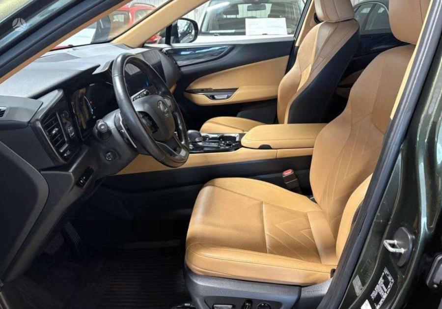 Green Lexus NX 450h 2023 in Vilnius, with an engine capacity of 2.49 L and mileage of 81 thousand km for 49500 €, photo 7 on AUTOMOTO.COM.LV