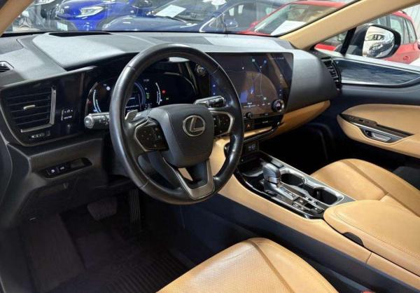 Green Lexus NX 450h 2023 in Vilnius, with an engine capacity of 2.49 L and mileage of 81 thousand km for 49500 €, photo 8 on AUTOMOTO.COM.LV